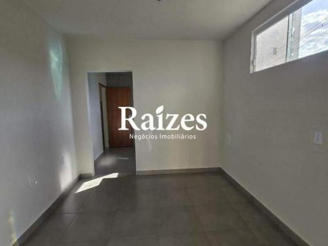 Casa residencial à venda no Bairro Martins com 2 quartos, 1 vaga