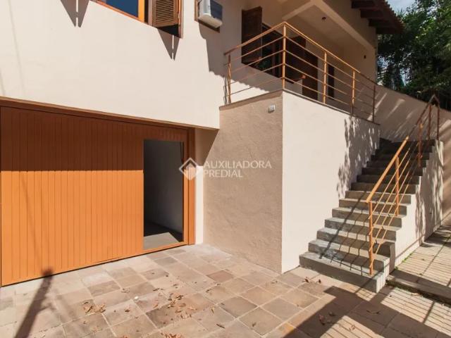 Casa residencial à venda no bairro Medianeira com 250 m² e 2 dormitórios