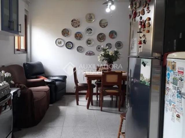Casa residencial à venda no bairro Medianeira com 165 m² e 3 dormitórios/quartos