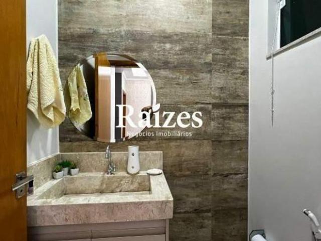 Casa Residencial à venda no Bairro Brasil com 3 suítes, varanda gourmet e 3 vagas