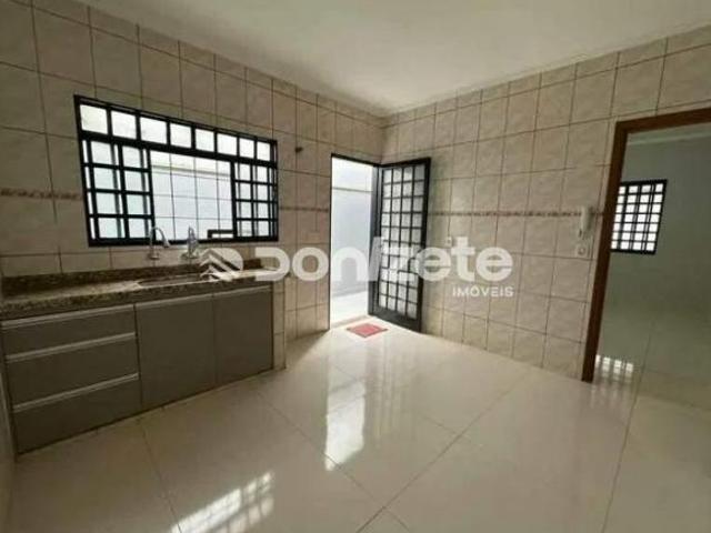 Casa residencial à venda no Bairro Campestre Santo André/SP | 2 dorms, 2 vagas, quintal e churrasq