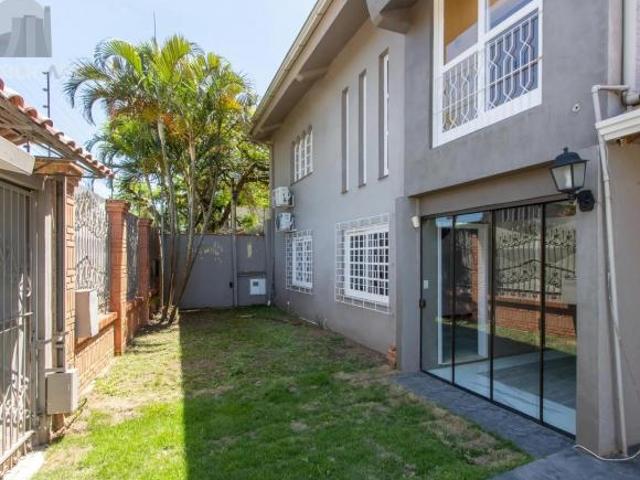 Casa Residencial à Venda no Bairro Guarujá, Porto Alegre, RS