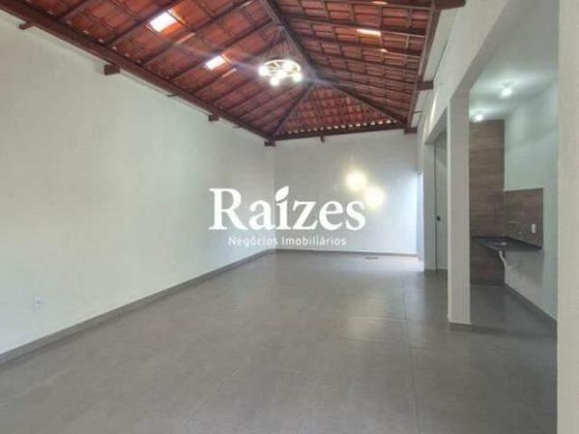 Casa residencial à venda no Bairro Laranjeiras com 2 quartos, porcelanato e 6 vagas