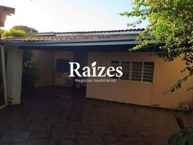 Casa residencial à venda no Bairro Presidente Roosevelt com 3 quartos, 2 vagas