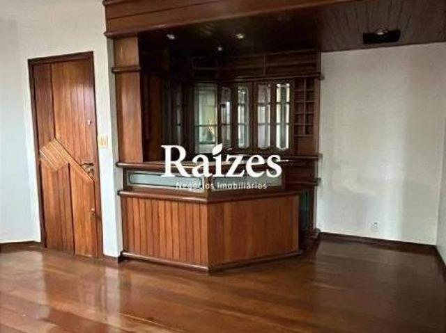 Casa residencial à venda no Bairro Saraiva 4 quartos, 2 suítes e varanda gourmet