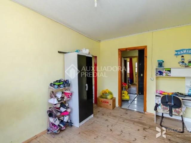 Casa residencial à venda no bairro Sarandi com 200 m² e 4 dormitórios/quartos