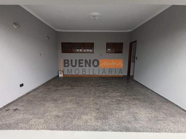 Casa residencial à venda no Jardim Alfa • 3 dorm 1 suíte • 4 vagas • 300m² de terreno