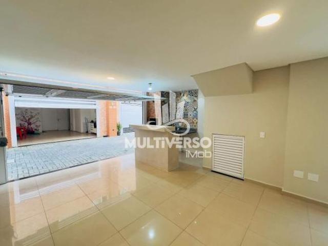 Casa Residencial à venda no Marapé, Santos/SP | 2 suítes, 3 banheiros e lazer completo