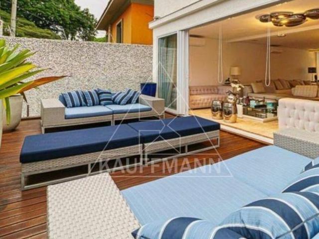 Casa Residencial à Venda no Pacaembu 3 Suítes 4 Vagas 450m² A.C