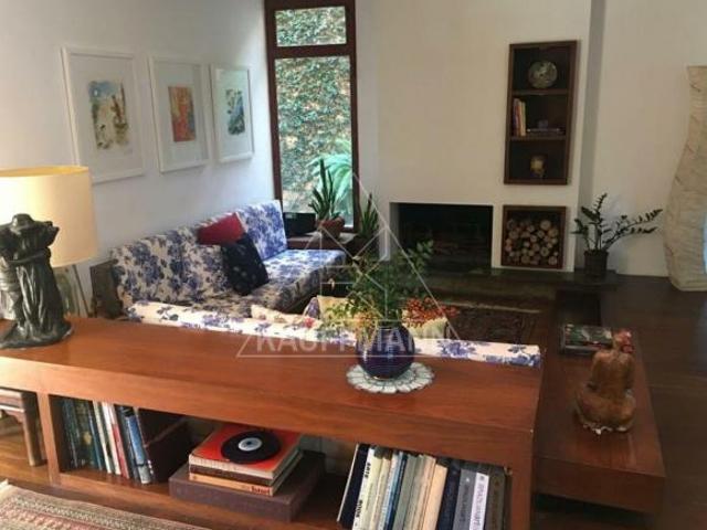 Casa Residencial á Venda na Cidade Jardim: 4 Dormitórios, 2 Suítes, 4 Vagas 450m² util
