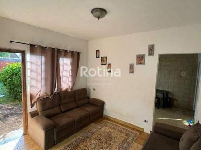 Casa residencial à venda na Tubalina Uberlândia | 3 quartos, 3 salas e 3 vagas