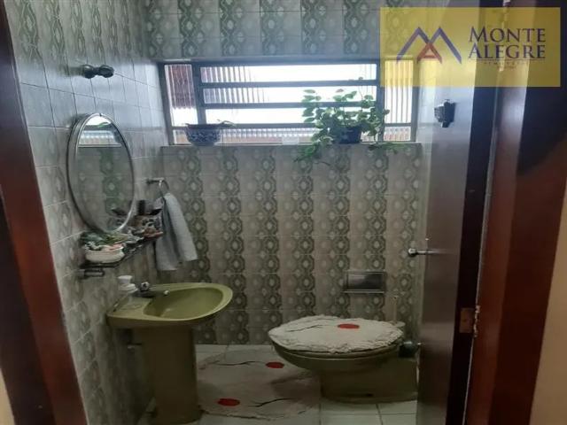 Casa residencial à venda no bairro Vila Marari, com 3 dormitórios e 160 m²