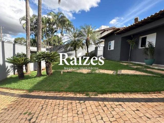 Casa residencial ampla à venda em Cidade Jardim, Uberlândia – 3 dormitórios, 1 suíte, 5 vagas