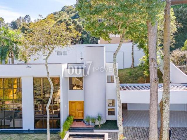 Casa residencial ao lado do Parque Barigui!