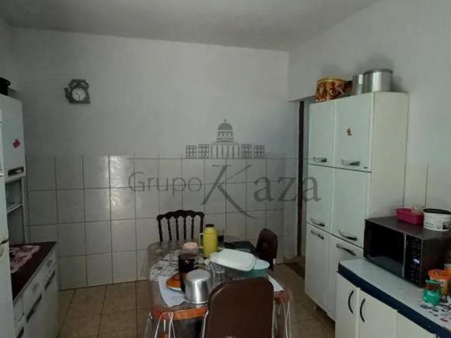Casa Residencial Bosque dos Ipês 3 Dormitórios 145m²