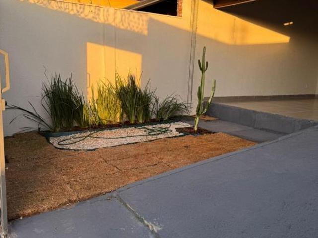 CASA RESIDENCIAL Casa de Rua com 3 Quarto s por R$ 370000.00 no setor Condomínio das Esmeraldas TA