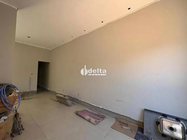 Casa residencial com 4/3 quartos sendo 1 suíte disponível para venda no bairro Pampulha em Uberlândi