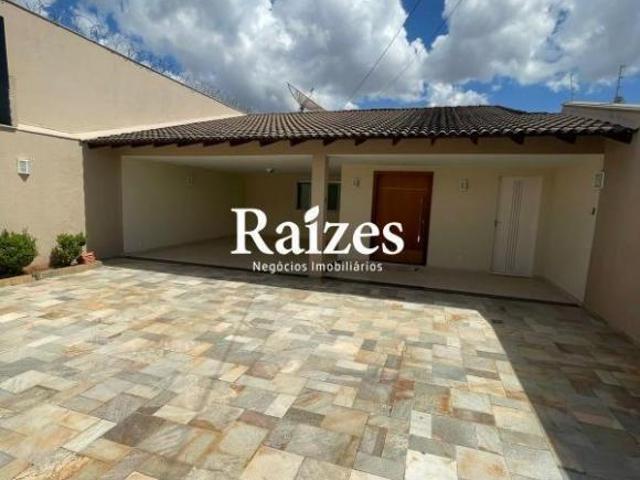 Casa residencial com 4 quartos, 3 suítes e varanda gourmet em Uberlândia – Bairro Brasil