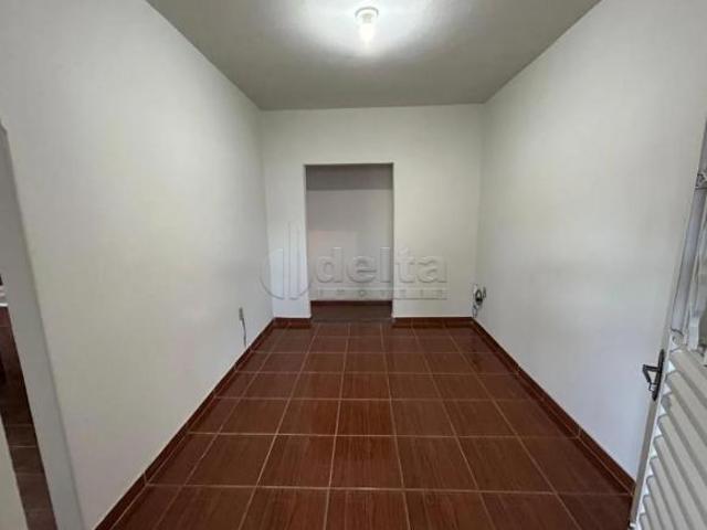 Casa residencial com 4 quartos disponível para venda no bairro Morumbi em Uberlândia MG
