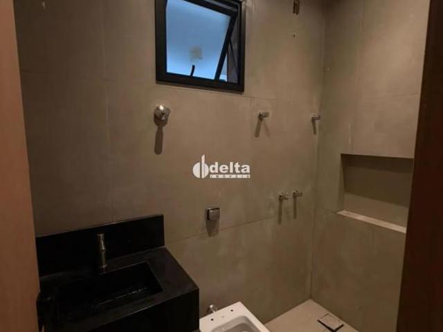 Casa residencial com 4 quartos sendo 1 suíte disponível para locação no bairro Pampulha em Uberlând