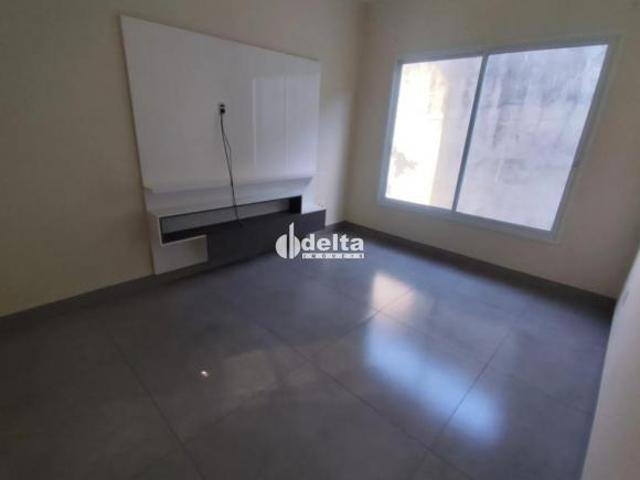 Casa residencial com 4 quartos sendo 1 suíte disponível para locação e venda no bairro Granada em Ub