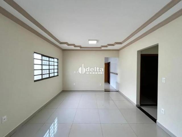 Casa residencial com 4 quartos sendo 1 suíte disponível para locação e venda no bairro Jardim Ipanem
