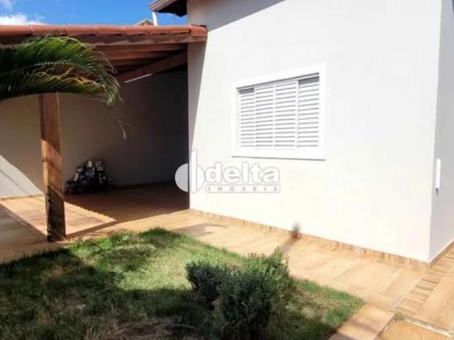 Casa residencial com 4 quartos sendo 1 suíte disponível para venda no bairro Maravilha em Uberlândia