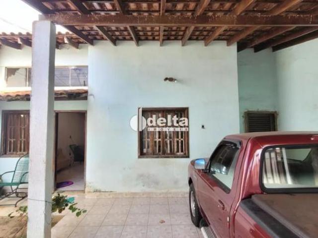 Casa residencial com 4 quartos sendo 2 suíte disponível para a venda no bairro Marta Helena em Uberl