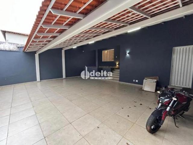 Casa residencial com 4 quartos sendo 2 suítes disponível para locação e venda no bairro Vigilato Per