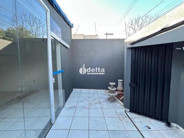Casa residencial com 4 quartos sendo 2 suítes disponível para locação e venda no bairro Alto Umuaram