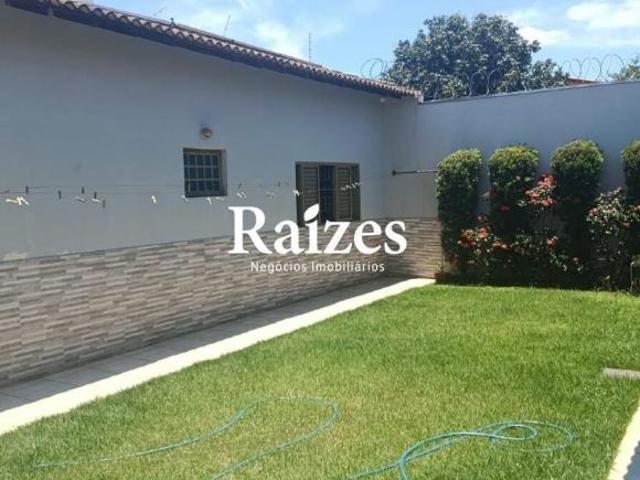 Casa Residencial com 4 suítes, varanda gourmet e acabamento em porcelato — Cidade Jardim, Uberlândia