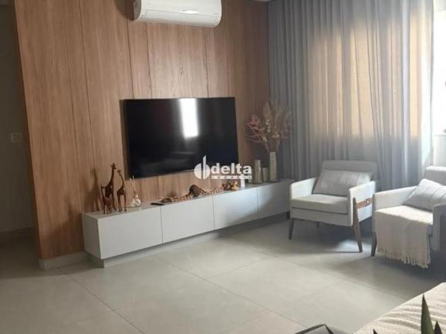 Casa residencial com 4 suítes disponível para locação no bairro Cidade Jardim em Uberlândia MG