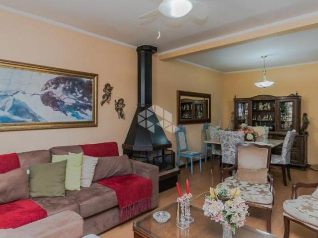 CASA RESIDENCIAL COM 5 DORMITÓRIOS, NA VILA IPIRANGA!
