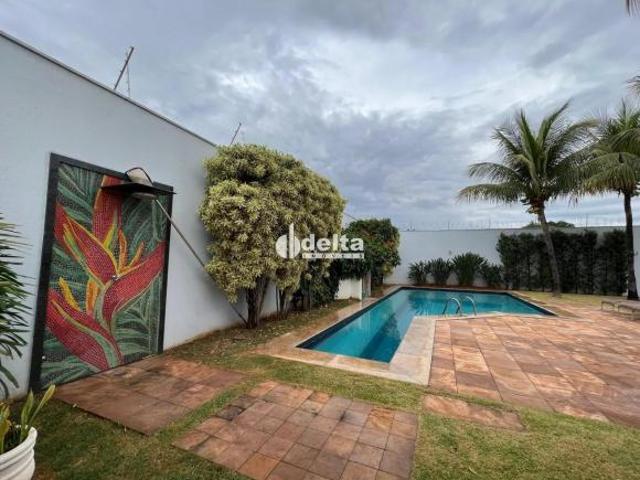 Casa residencial com 5 quartos disponível para venda no bairro Morada da Colina em Uberlândia MG