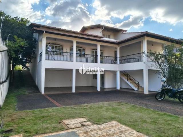 Casa residencial com 5 quartos sendo 2 suítes disponível para locação e venda no bairro Cidade Jardi