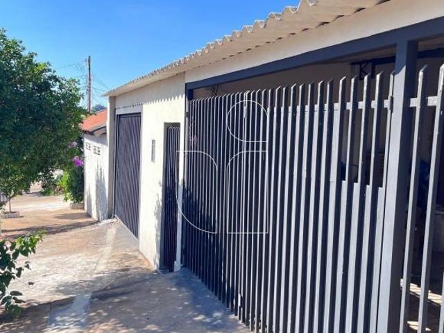 Casa residencial, com 03 quartos e Churrasqueira na zona oeste de Marília