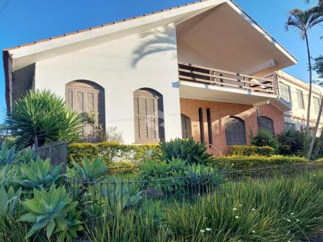 Casa Residencial com 06 quartos com suítes Bairro Chácara das Pedras