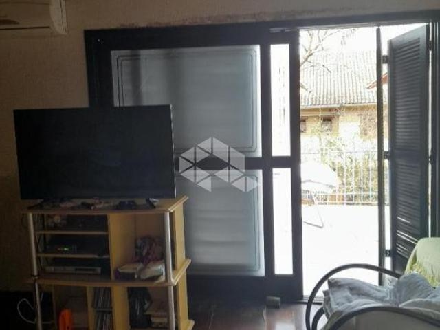 Casa Residencial com 218 m2, 3 andares no Bairro Jardim do Salso