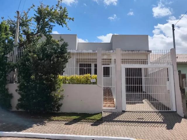 Casa Residencial com 2 dormitórios, pátio murado e gradeado, ótimo bairro