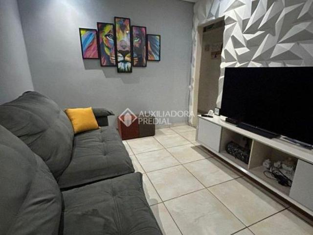 Casa residencial com 2 quartos, 1 banheiro, 3 vagas de garagem, acabamento em Porcelanato e amplo qu