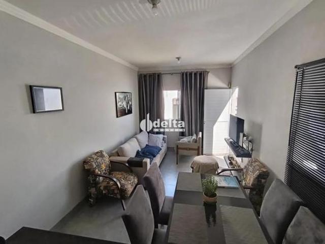 Casa residencial com 2 quartos disponível para locação e venda no bairro Novo Mundo em Uberlândia MG