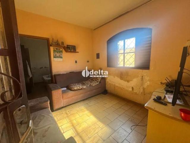 Casa residencial com 2 quartos disponível para venda no bairro Alto Umuarama em Uberlândia MG