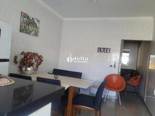 Casa residencial com 2 quartos disponível para venda no bairro Jardim Canaã em Uberlândia MG