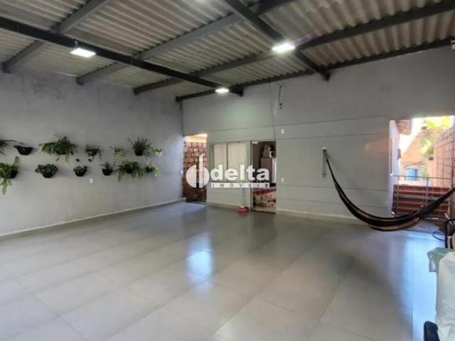 Casa residencial com 2 quartos disponível para venda no bairro Residencial Pequis em Uberlândia MG