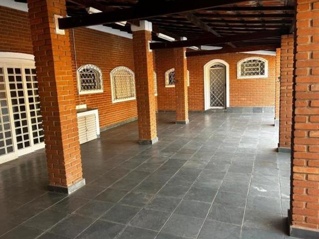 Casa residencial com 2 quartos e 6 vagas bairro Jardim Novo Campos Elíseos