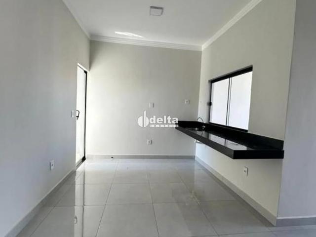 Casa residencial com 2 quartos e 1 suíte disponível para venda no bairro Laranjeiras em Uberlândia M