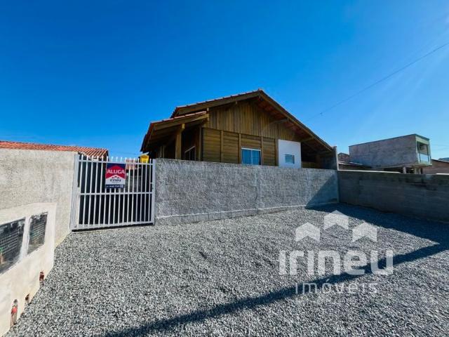 Casa residencial com 2 quartos e armários na cozinha no Loteamento Atlântico Sul!