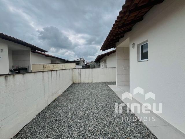 Casa residencial com 2 quartos em condomínio fechado!