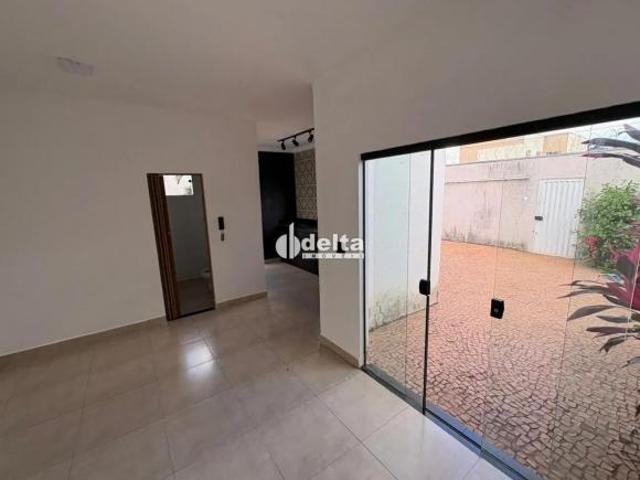 Casa residencial com 2 quartos sendo 1 suíte disponível para locação e venda no bairro Shopping Park