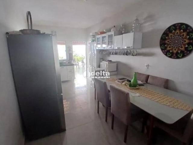 Casa residencial com 2 quartos sendo 1 suíte disponível para venda no bairro Jardim Europa em Uberlâ